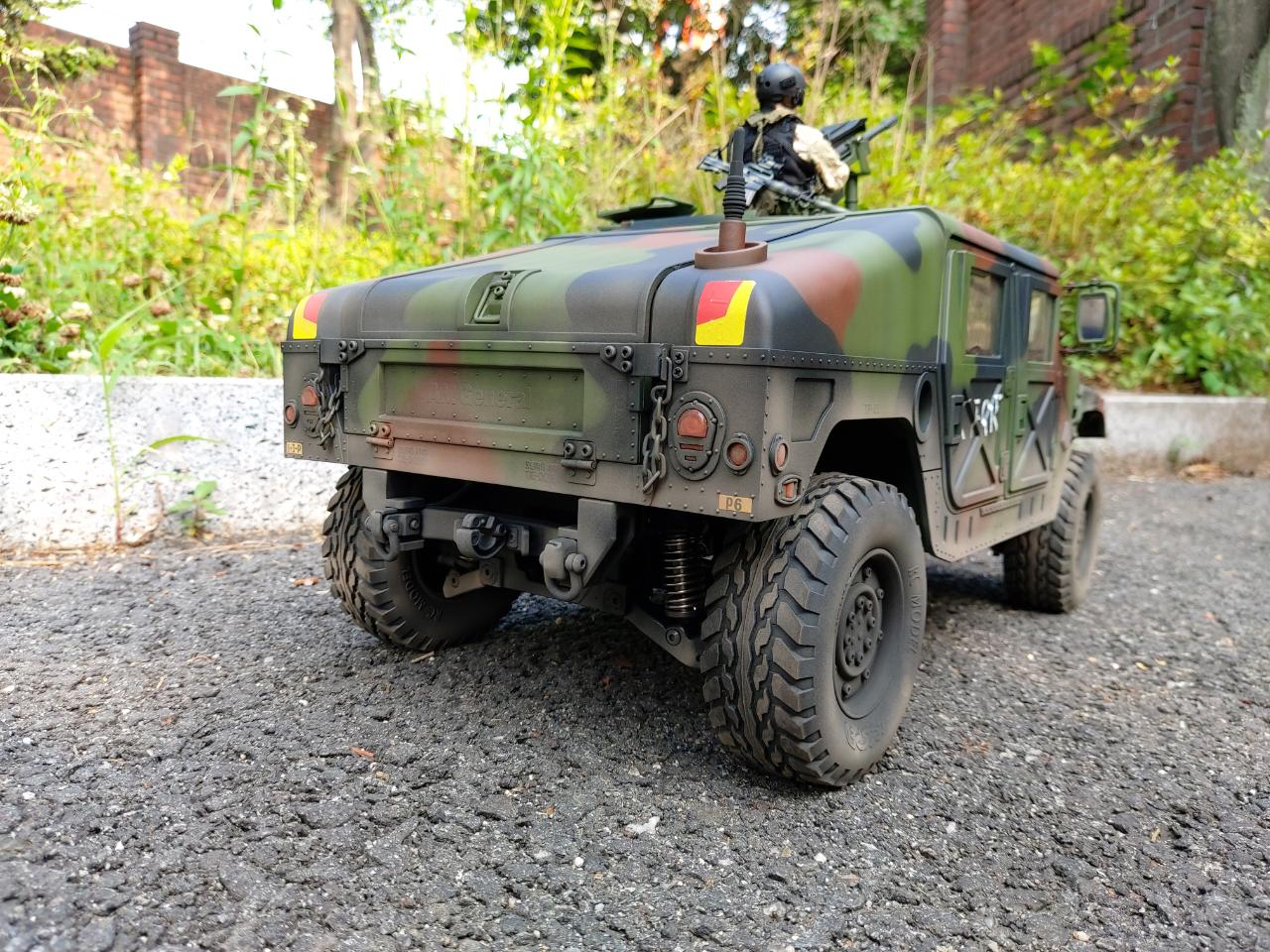 MMZ - 1/10 RC M1025 Humvee