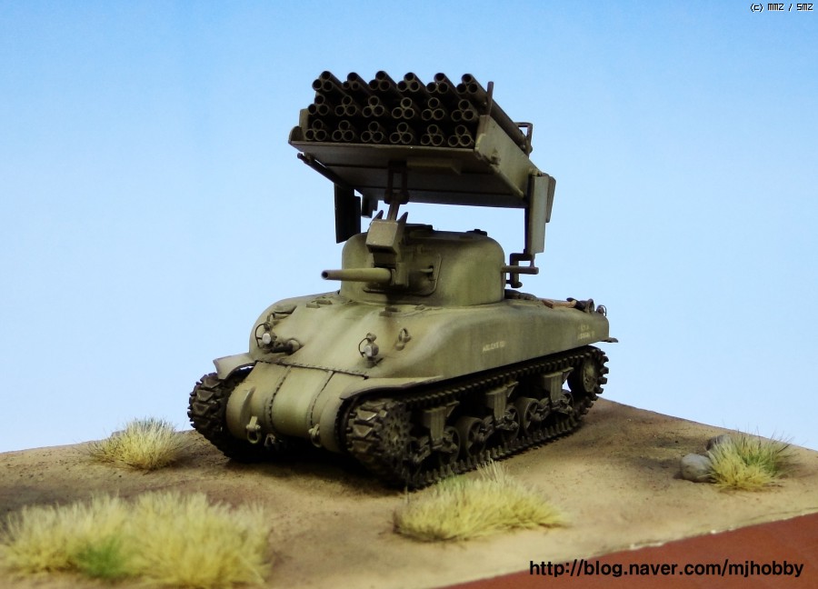 MMZ - 1/72 M4A1 Sherman with M17 4,5inch rocket launcher (UM)