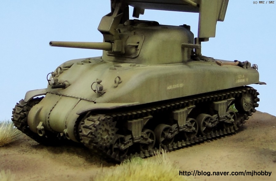 MMZ - 1/72 M4A1 Sherman with M17 4,5inch rocket launcher (UM)