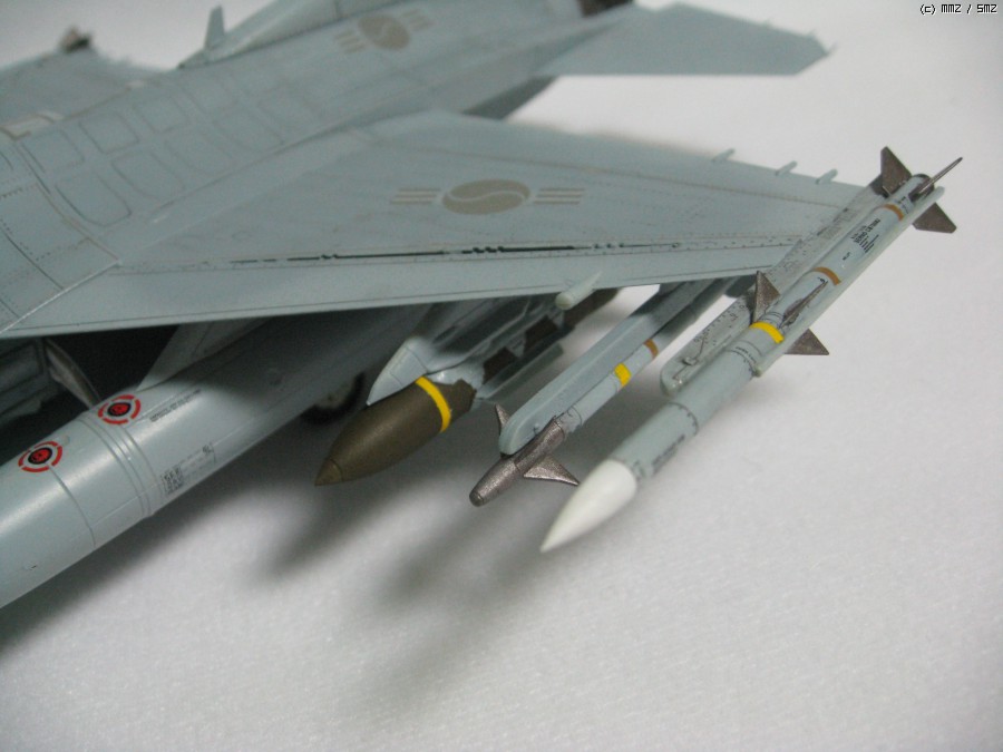 MMZ - academy 1/48 KF-16D FIGHTING FALCON