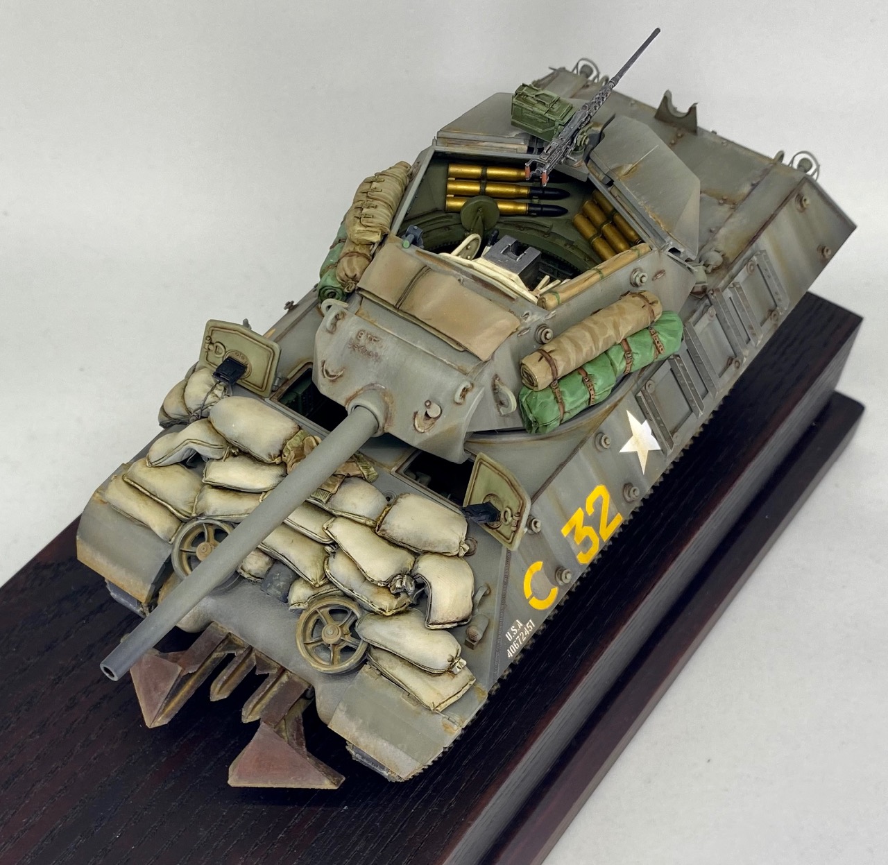 MMZ - (Academy) M10 GMC 입니다.