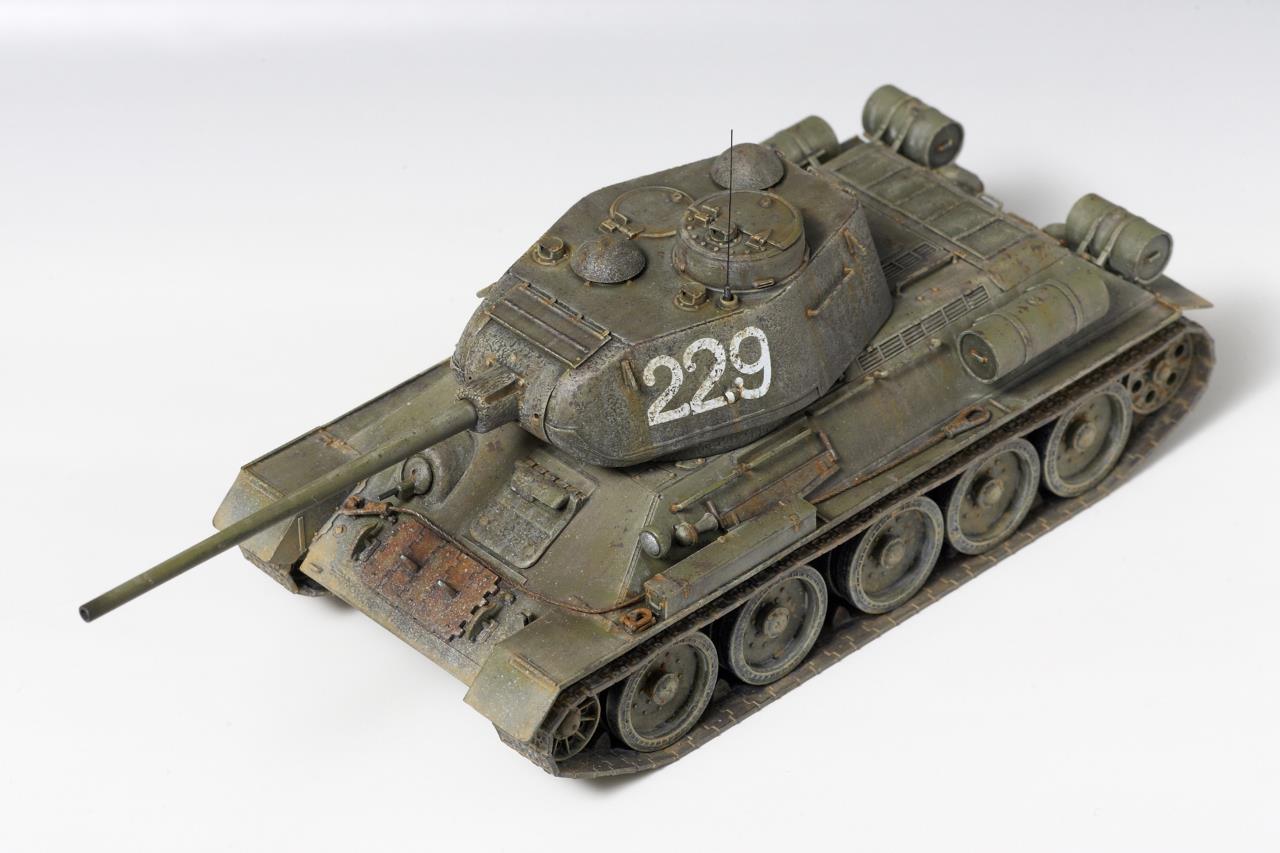 MMZ - T-34 85 No112 Factory Production [아카데미]