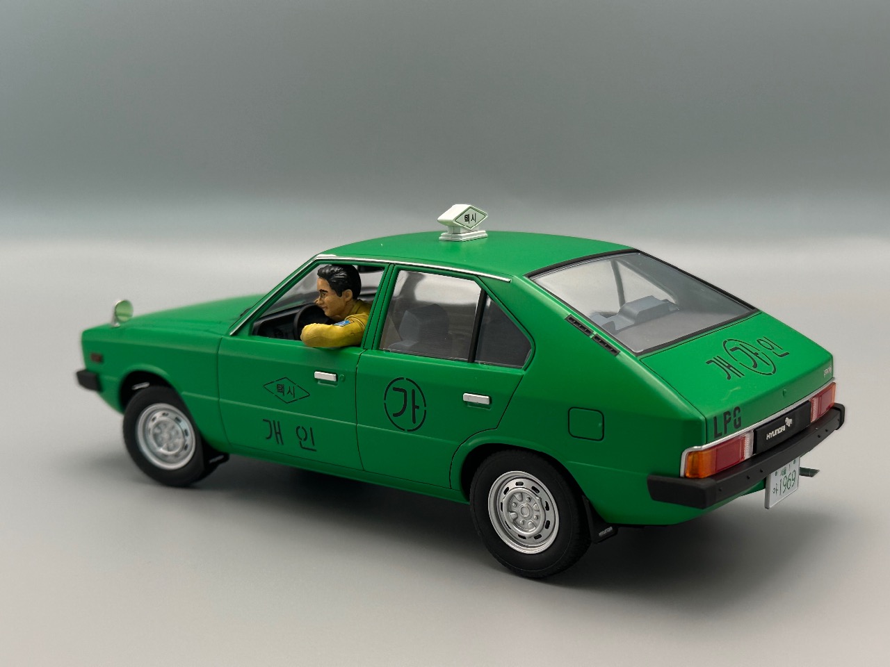 MMZ - 1/24 Hyundai Pony Taxi-academy