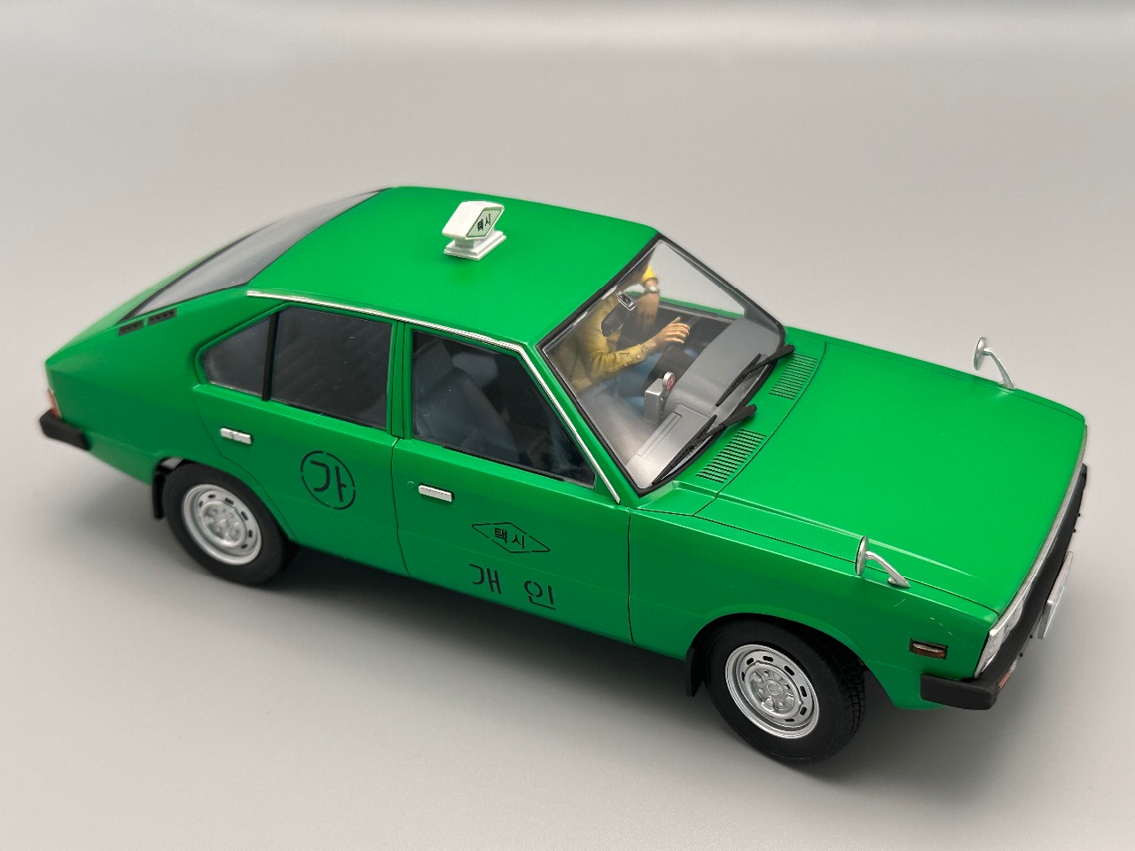 MMZ - 1/24 Hyundai Pony Taxi-academy