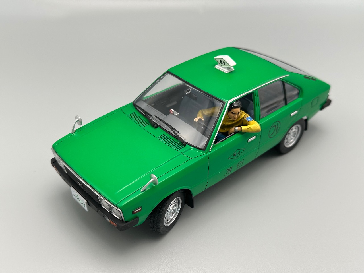 MMZ - 1/24 Hyundai Pony Taxi-academy