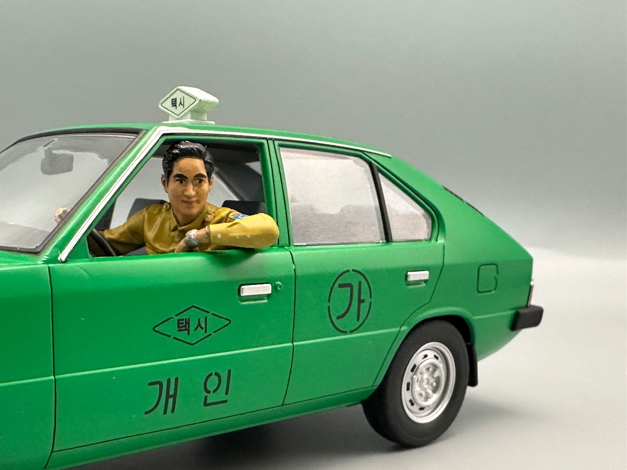 MMZ - 1/24 Hyundai Pony Taxi-academy