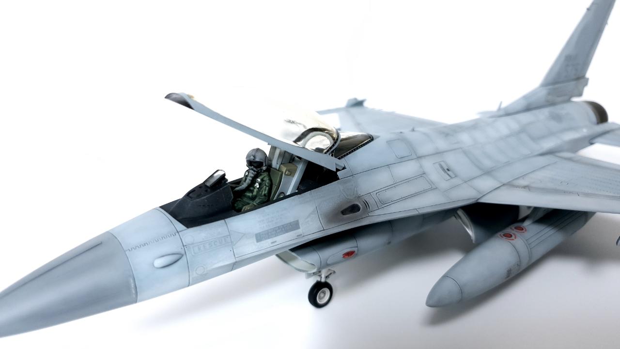 MMZ - 1/48 KF-16C ACADEMY