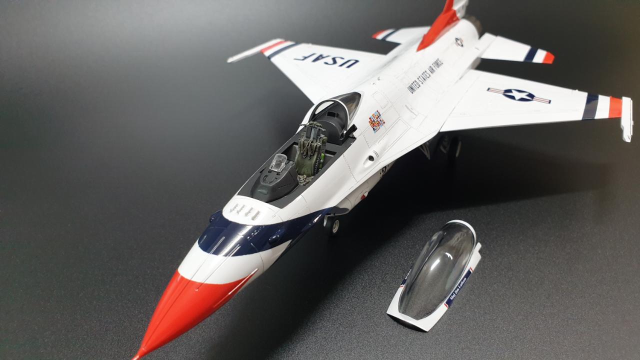 MMZ - F-16C THUNDERBIRDS (ACADEMY 1／48)