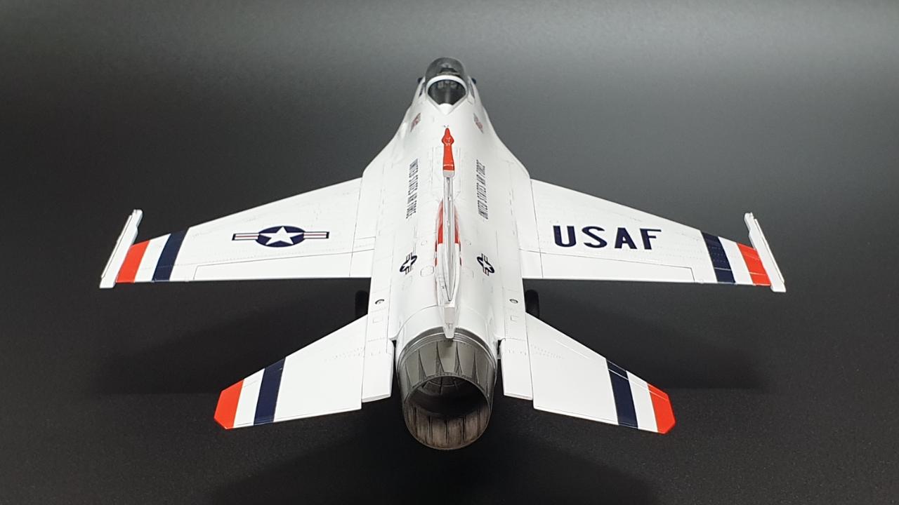 MMZ - F-16C THUNDERBIRDS (ACADEMY 1／48)