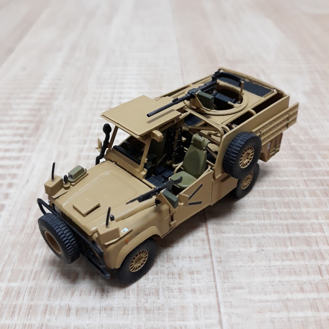 MMZ - 1/48 Land Rover (Airfix)