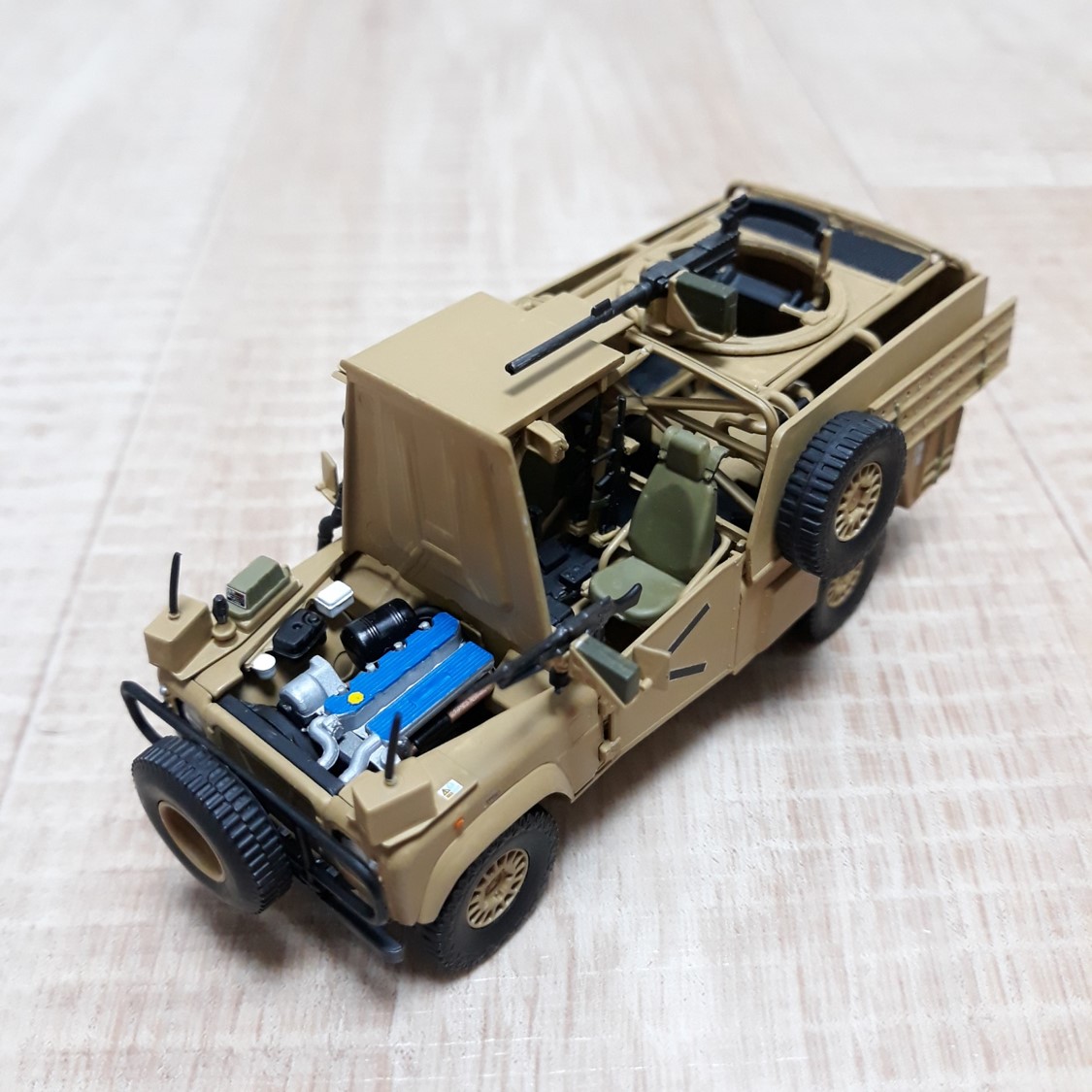 MMZ - 1/48 Land Rover (Airfix)