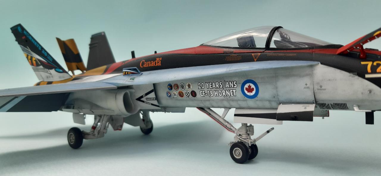 MMZ - F18 Hornet CF-18, 1/48 Kinetic
