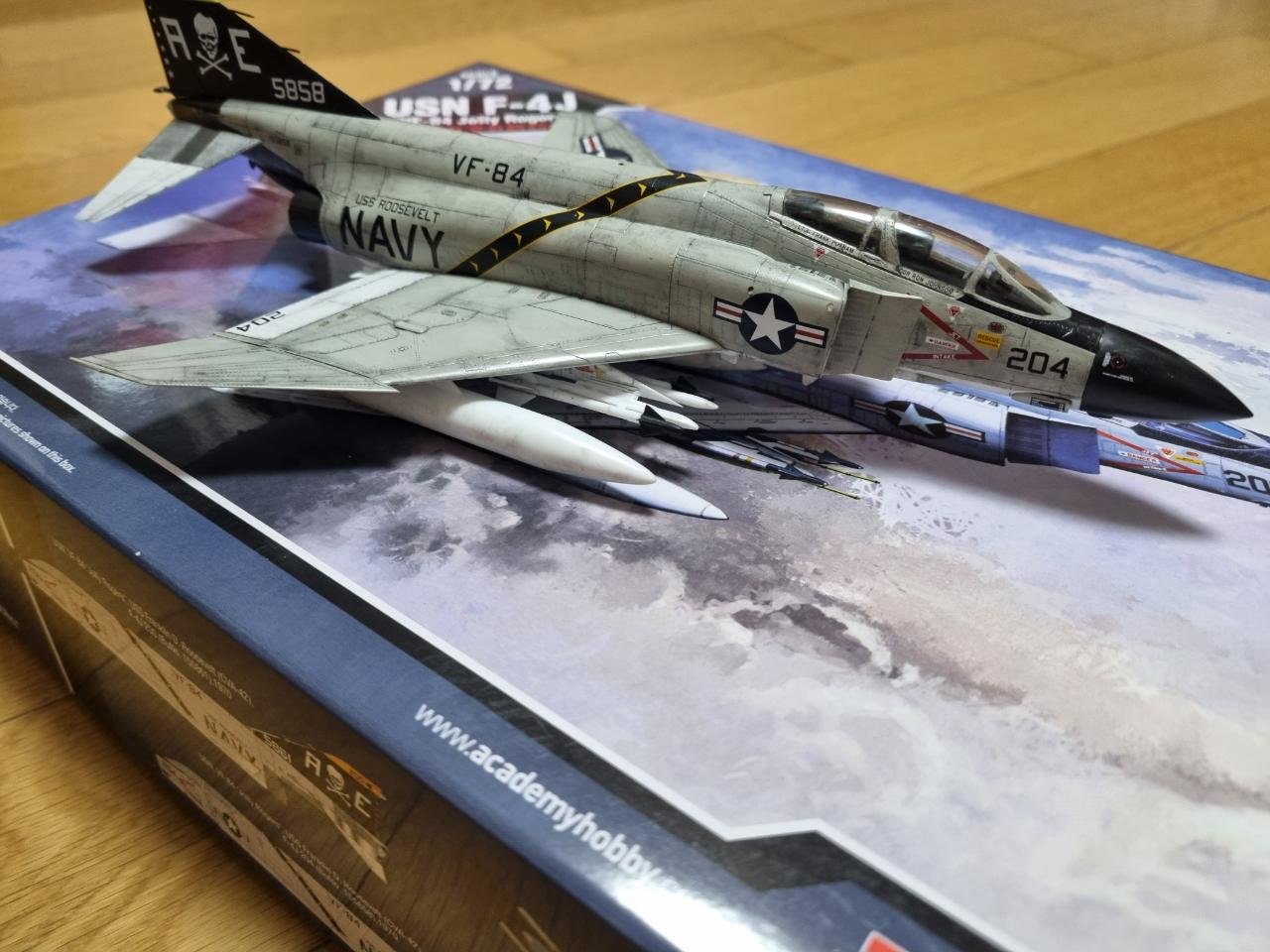 MMZ - Academy 1/72 F-4J "VF-84"