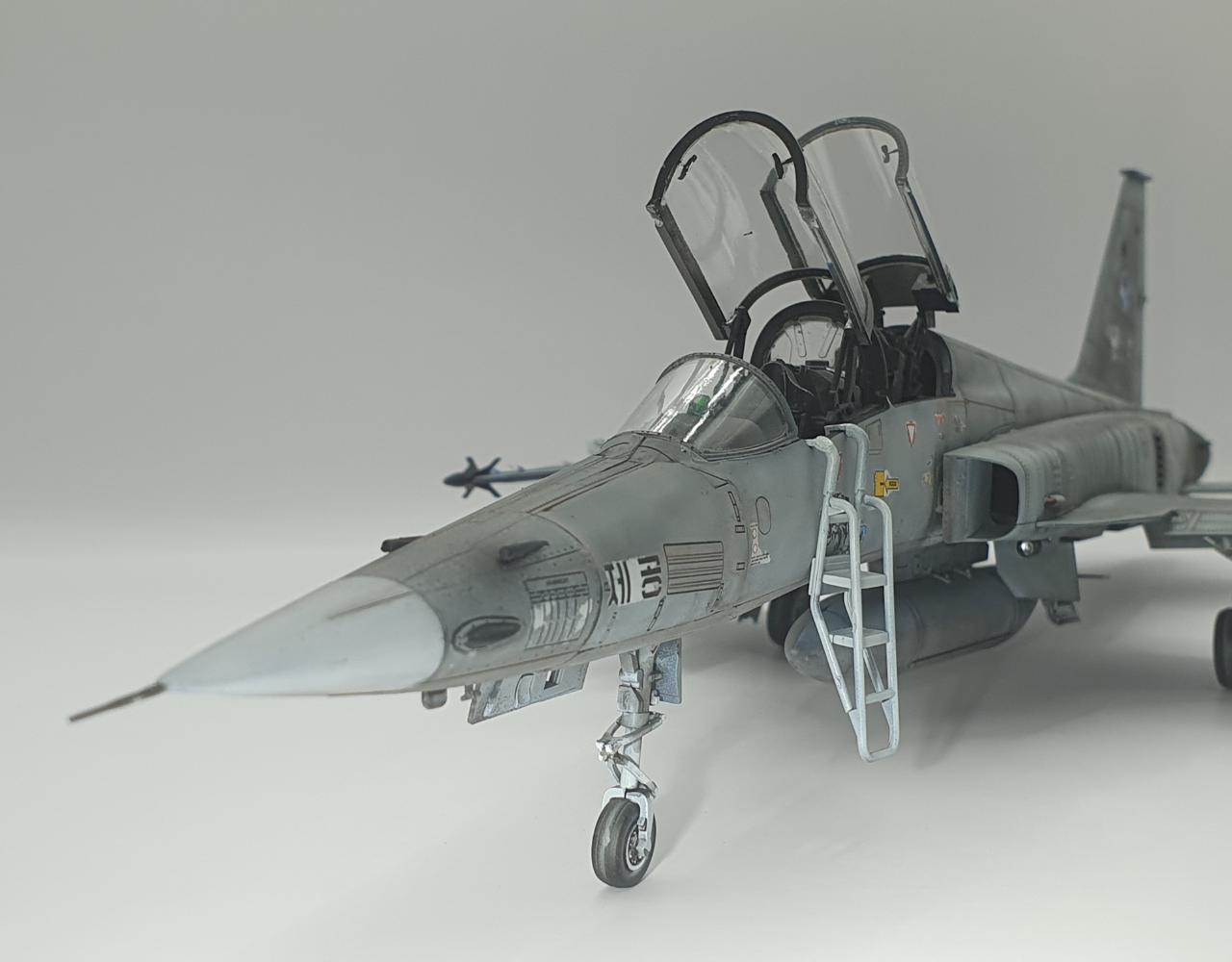 MMZ - 아카데미 1/48 F-5E 제공호