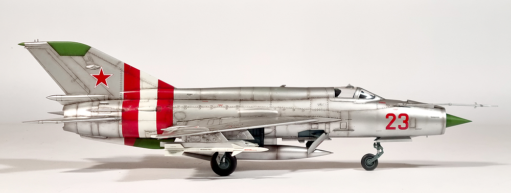MMZ - Mig-21MF (1/48 Academy)
