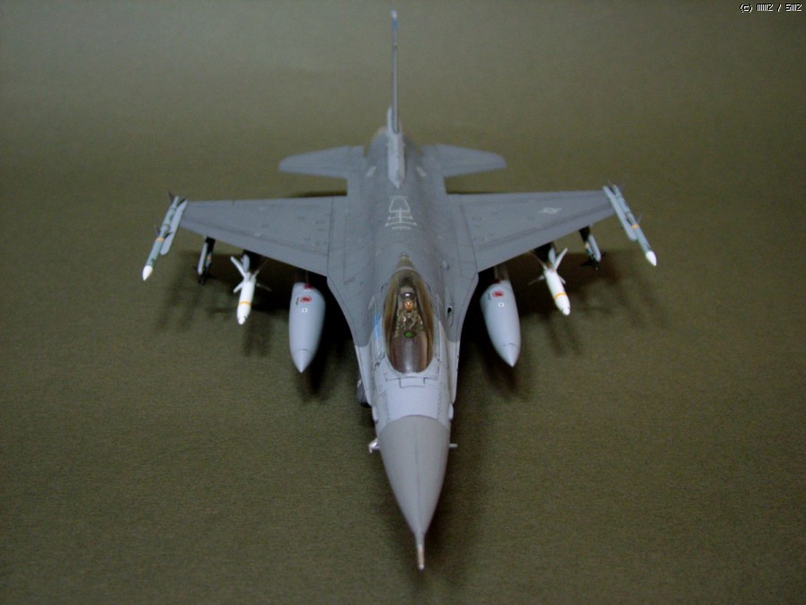 MMZ - 1:72 F-16CG Fighting Falcon