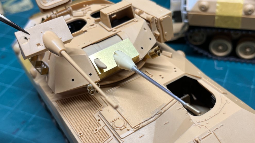 이제부터 작업기입니다. 약 1년 반동안 두서없이 진도를 나갔던 터라 게시판의 20장만 올릴 수 있는 사진으로는 설명이 좀 ...