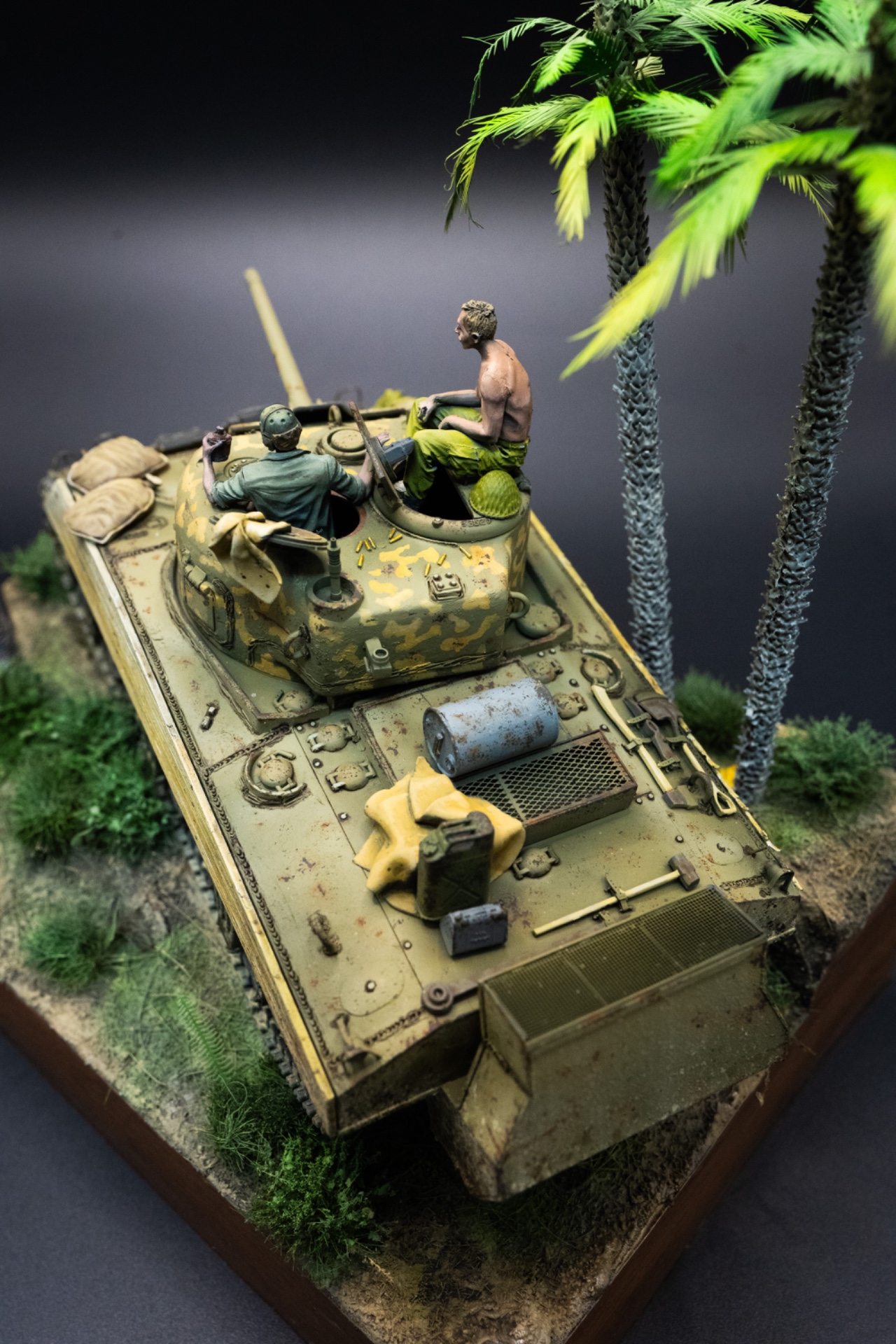 MMZ - Sherman M4A2(1/35 academy)