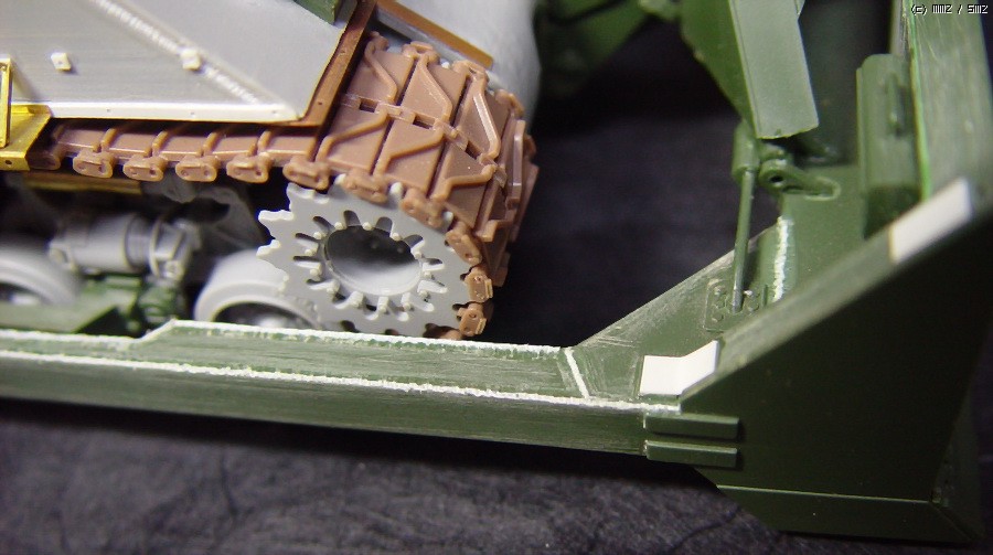 MMZ - M4A3 (105mm) HVSS w/M1 DOZER BLADE