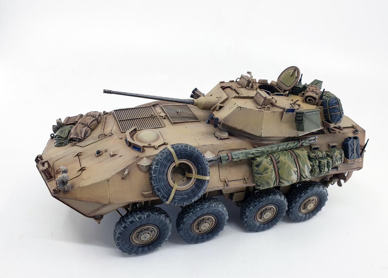 MMZ - 1/35 LAV-25 PIRANHA
