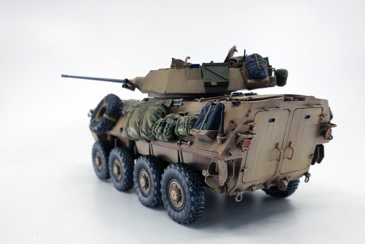 MMZ - 1/35 LAV-25 PIRANHA