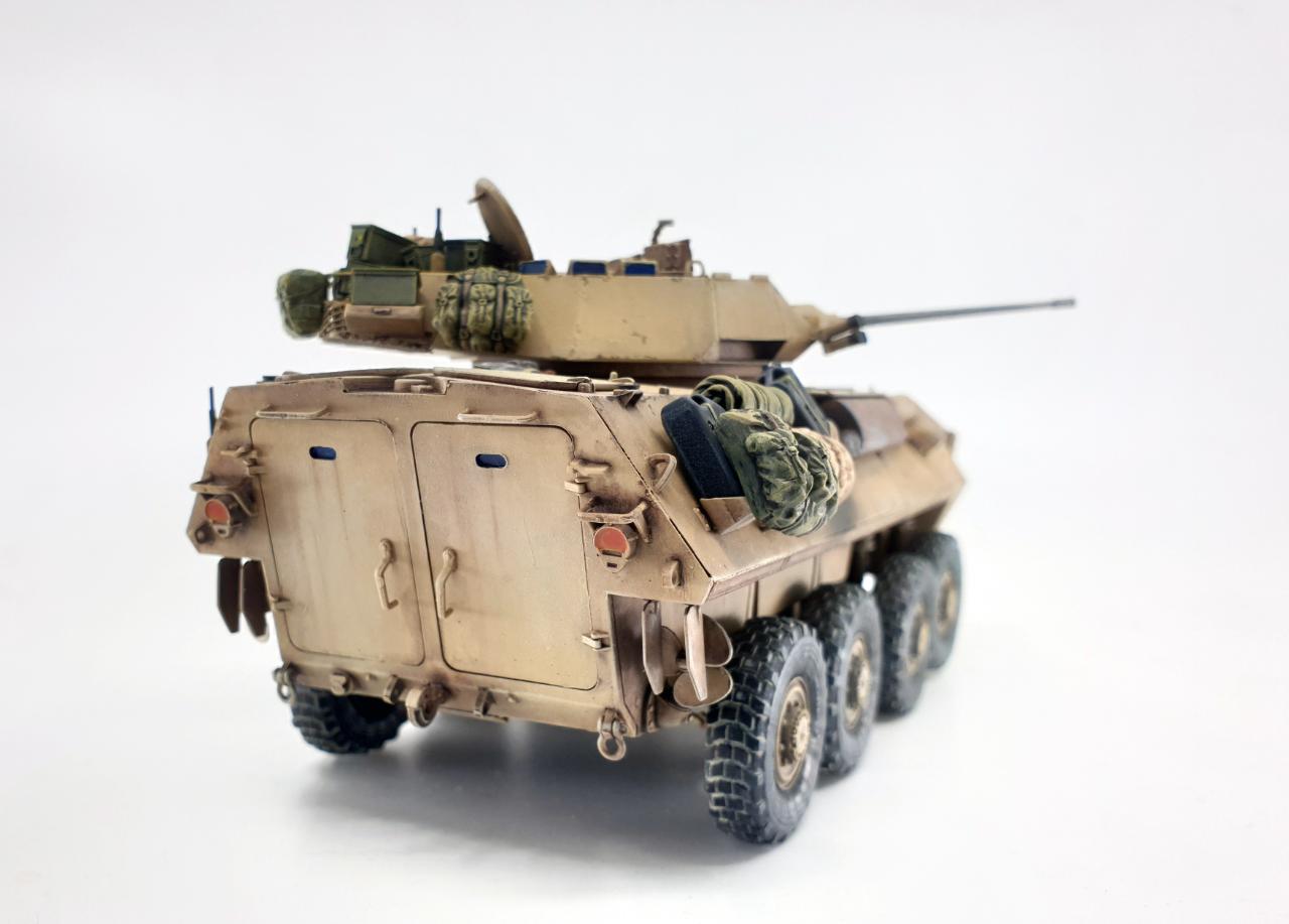 MMZ - 1/35 LAV-25 PIRANHA