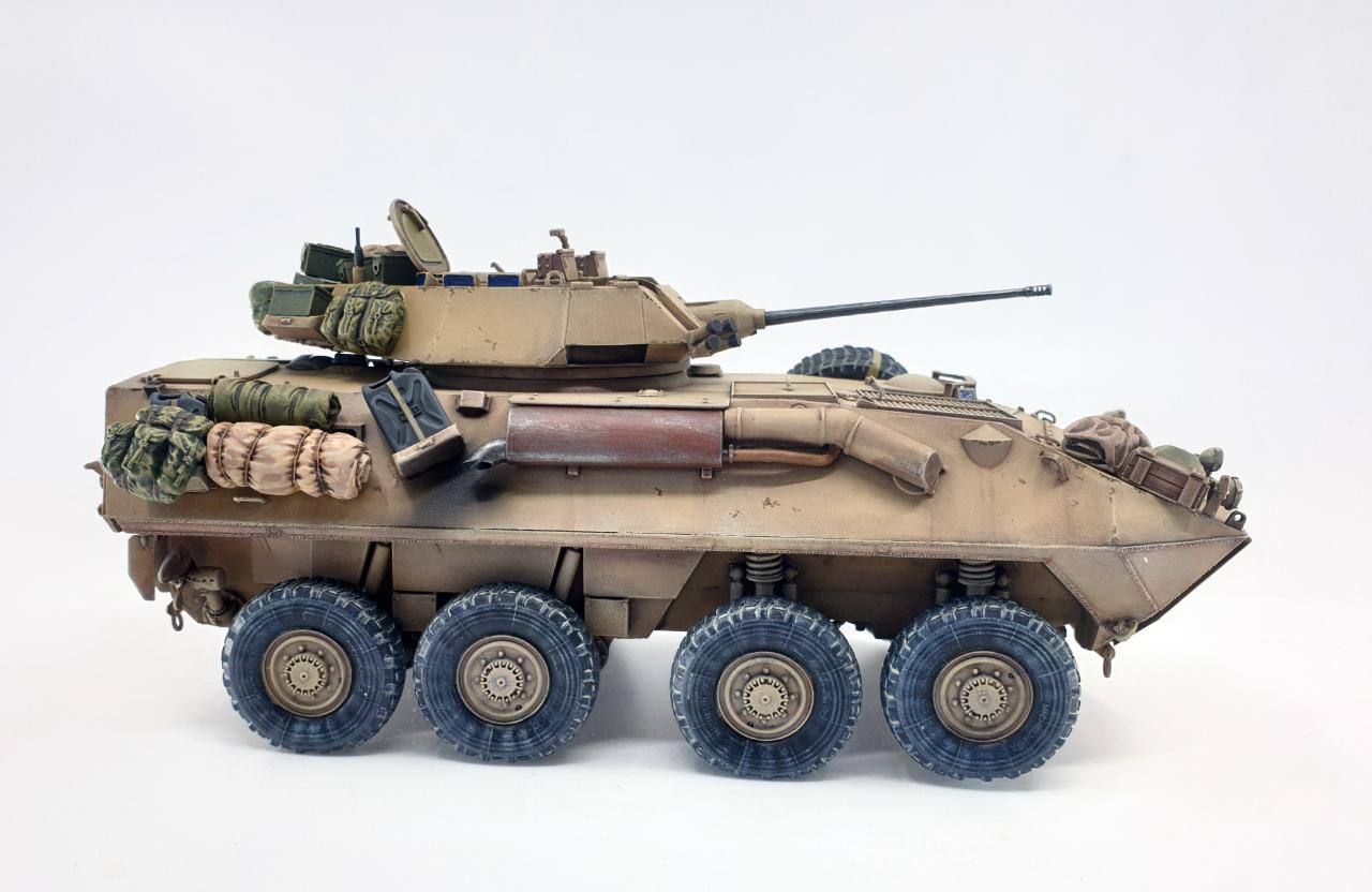 MMZ - 1/35 LAV-25 PIRANHA