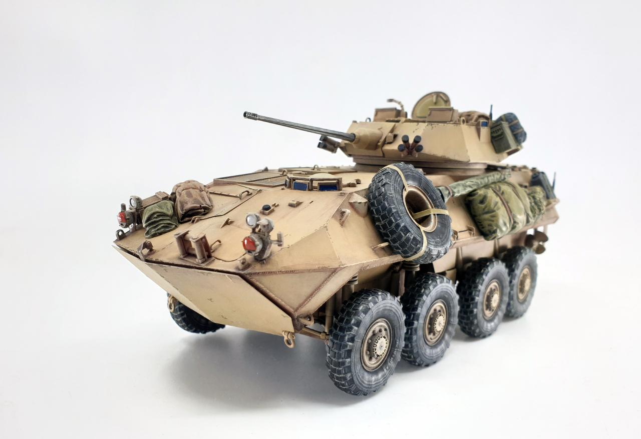 MMZ - 1/35 LAV-25 PIRANHA