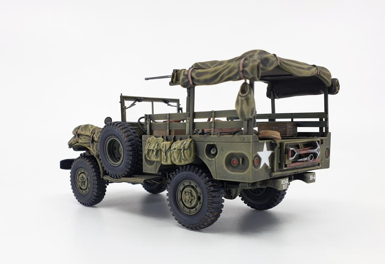 MMZ - 1/35 US 3/4ton 4x4 Jeep Weapons Carrier Beep WC-51